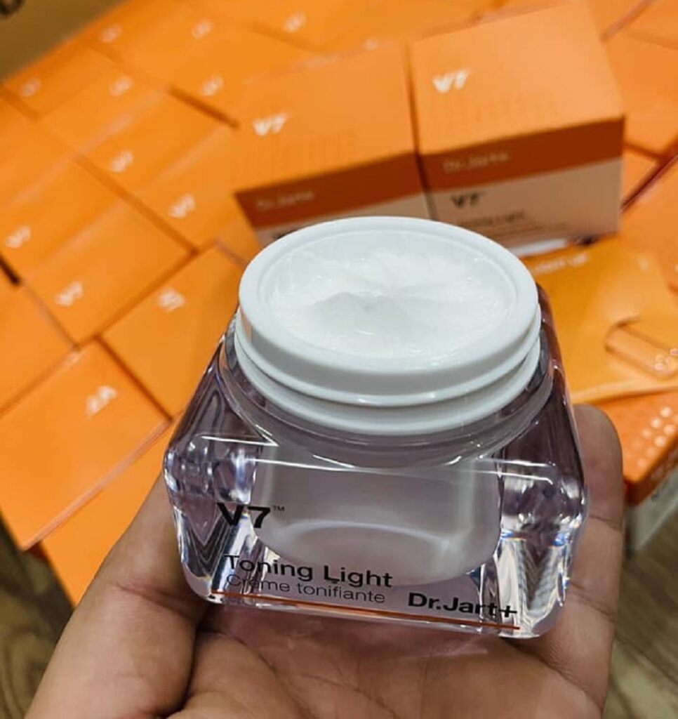 Kem V7 Hàn Quốc Toning Light mẫu mới 50ml hỗ trợ trắng da